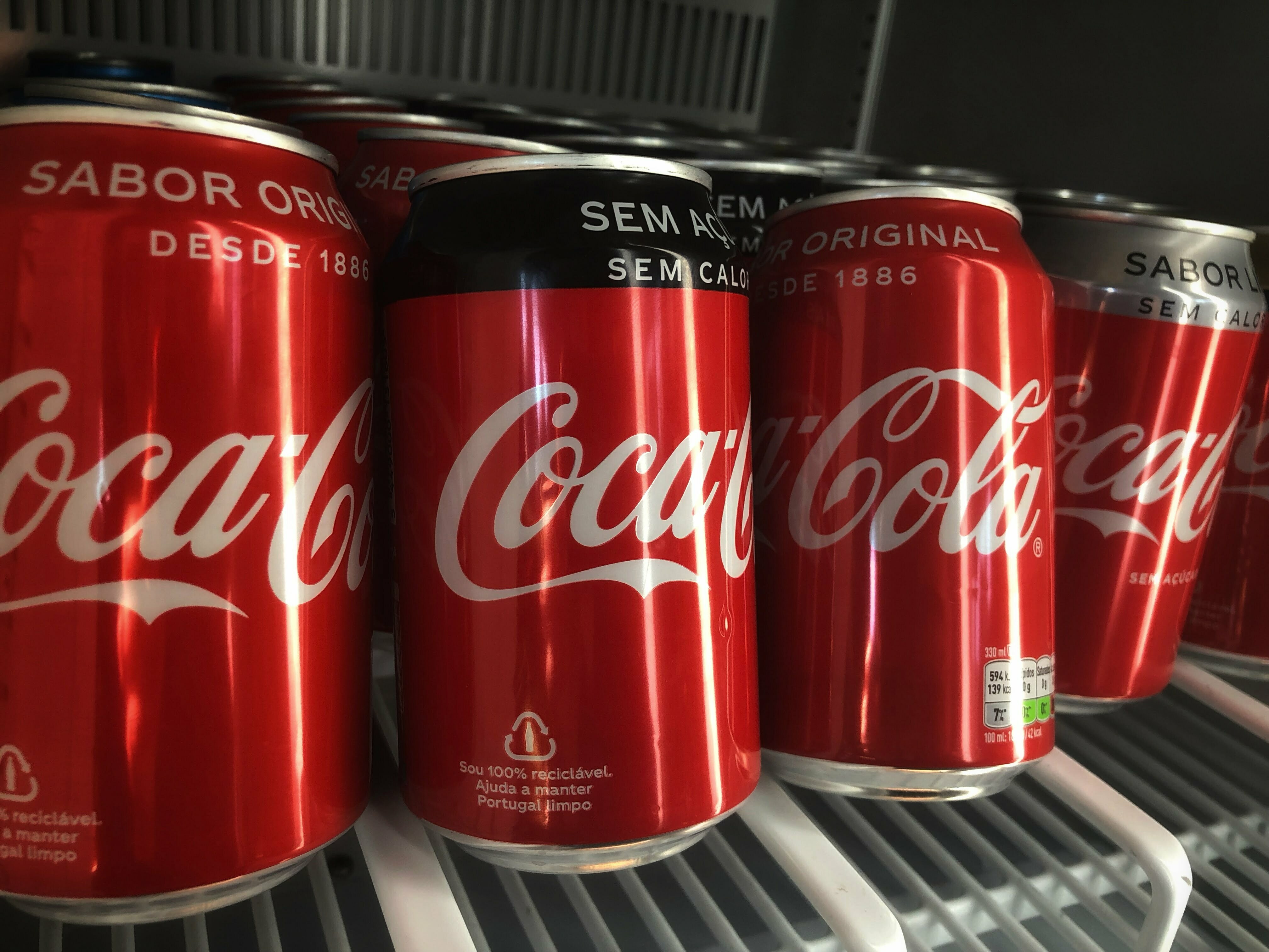 Coca-Cola unifica gama com o icónico vermelho - Grande Consumo