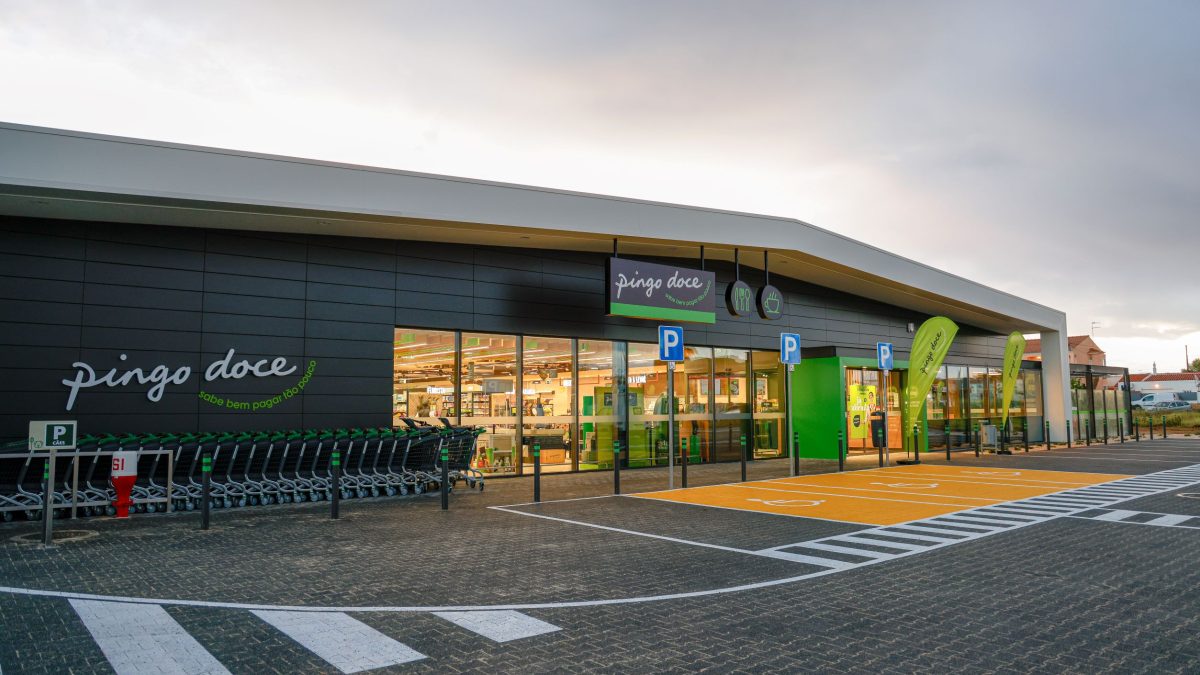 Pingo Doce lança máquina de café com ilustração de Hugo van der Ding ...